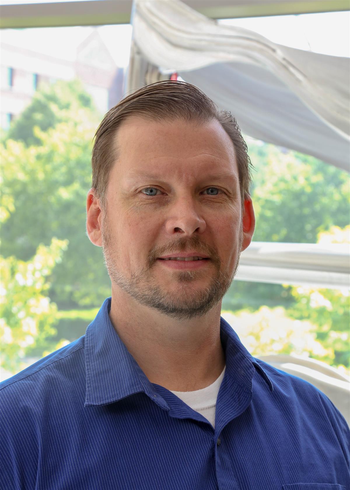 Deon Collins | Holonyak Micro & Nanotechnology Lab | Illinois